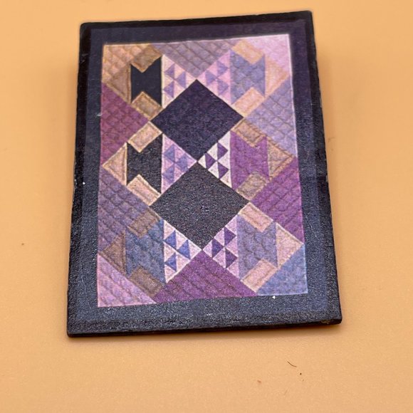 ukn | Jewelry | B9 Quilted Design Plastic Pin | Poshmark